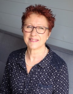 Biography - Sarah Leonard